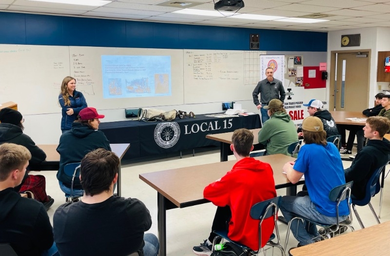 Indian Valley Vocational Center - ComEd Visitors Discuss Job Opportunities