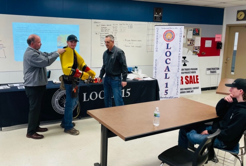 Indian Valley Vocational Center - ComEd Visitors Discuss Job Opportunities